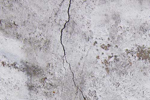 Risse in den Mauern - Ist Feuchtigkeit im Gebäude ursächlich?